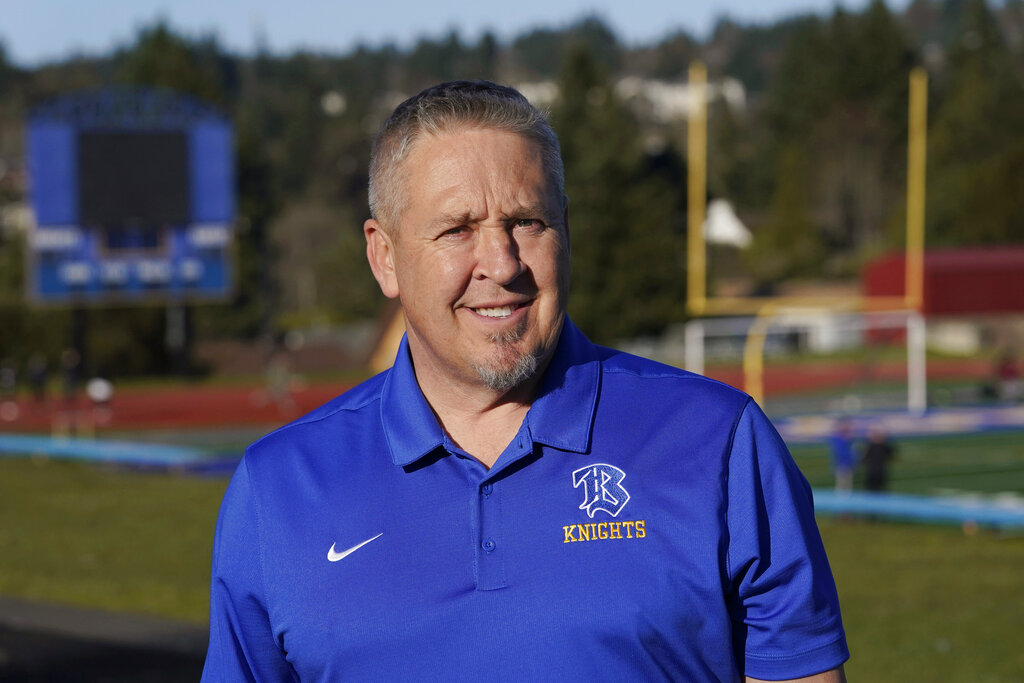 Football Coach Fired for Praying Gets His Job Back | The New York Sun
