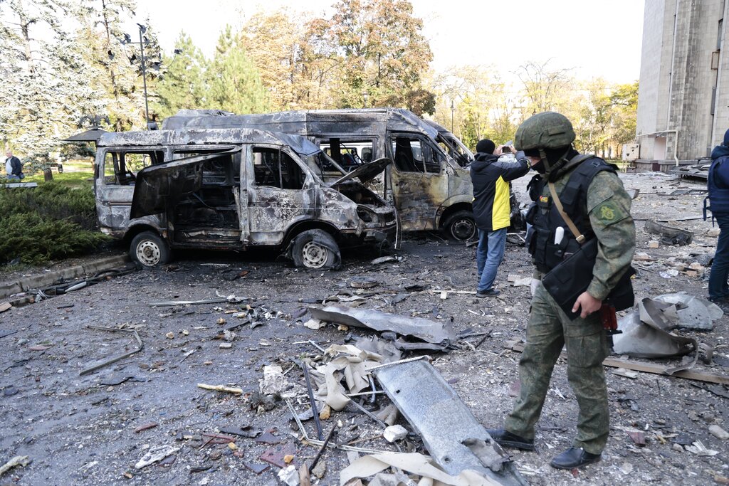 Putin’s Press-Gangs Raiding Cafes, Offices for Fresh Cannon Fodder in ...