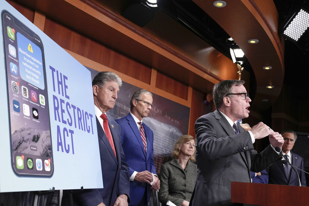 Intelligence Bosses Circle the Wagons in Bid To Secure Reauthorization ...