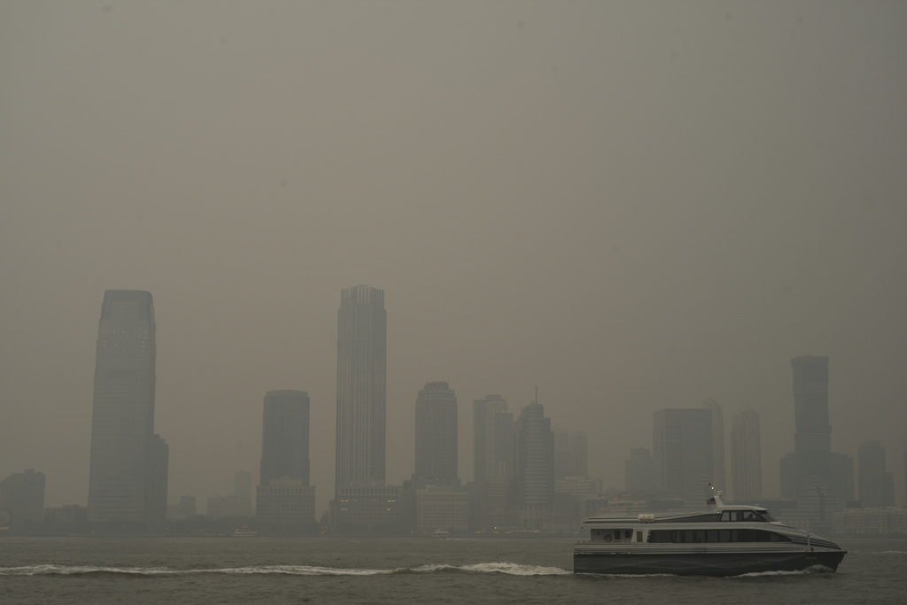 Canada Wildfires Blanket Northeast With Smog, Prompting Air-Quality ...