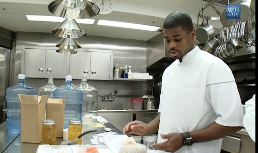 Obamas’ Personal Chef Drowns in Pond at the Former President’s Martha’s ...