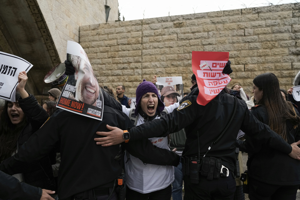 Palestinian Protesters Demand Release of Israeli Hostages as Fury ...