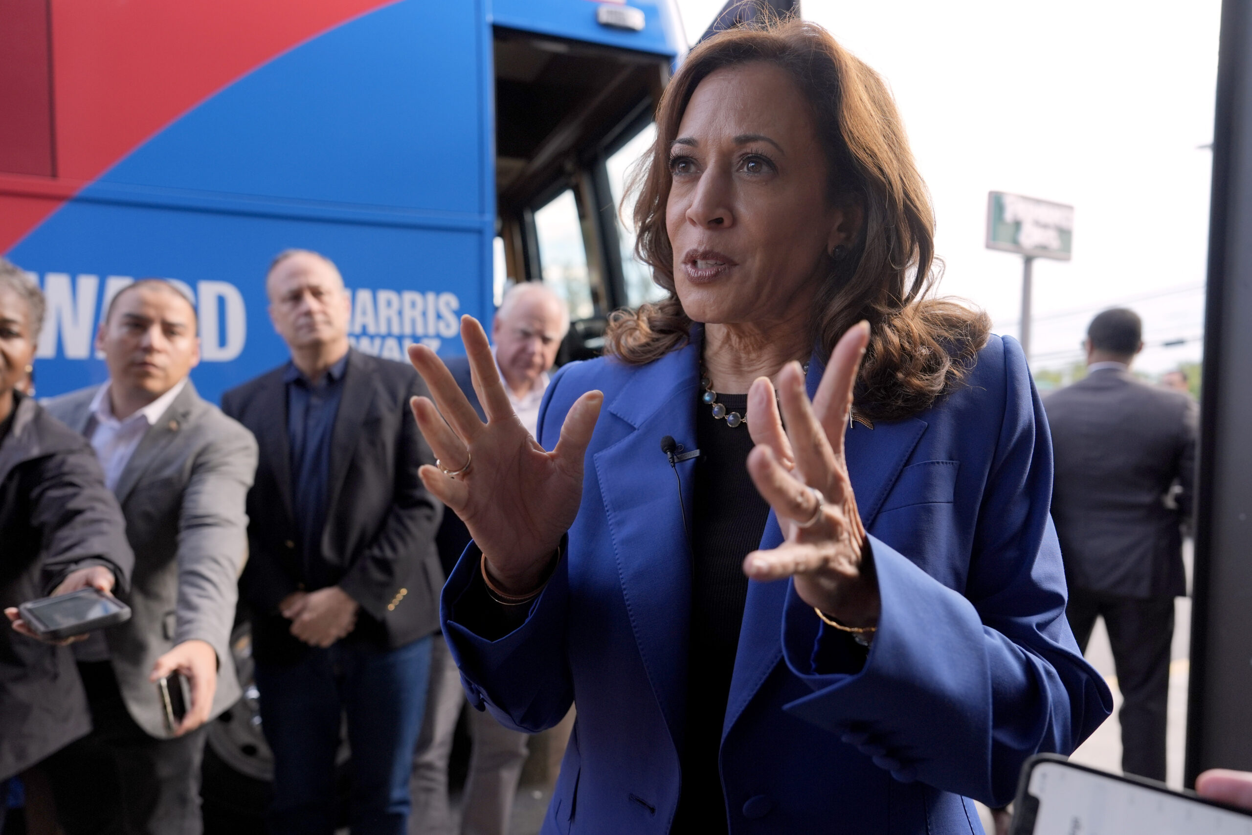 Anatomy of a Harris Campaign Stop: Will Tightly Controlled Appearances ...