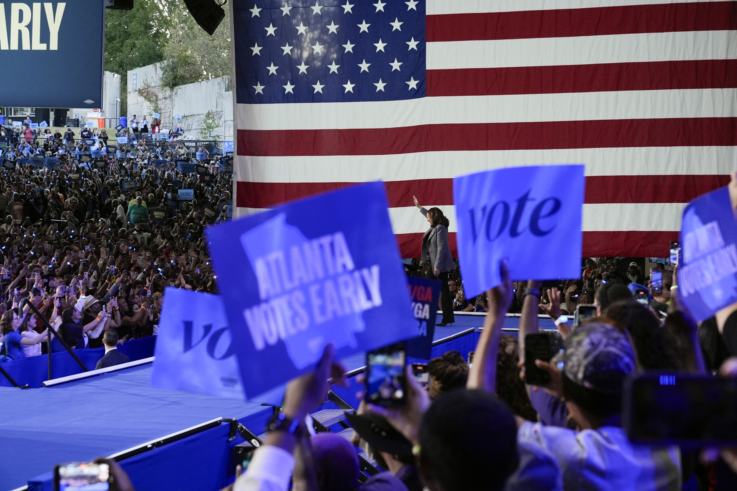 Early Voting Tilts Slightly in Favor of Democrats, Though Republicans ...