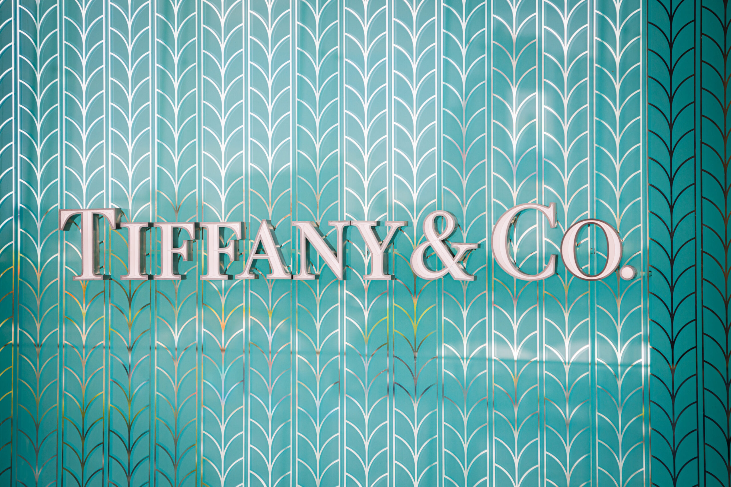 Breakfast at Tiffany’s: Thief Swallows Diamonds After Heist at Iconic ...