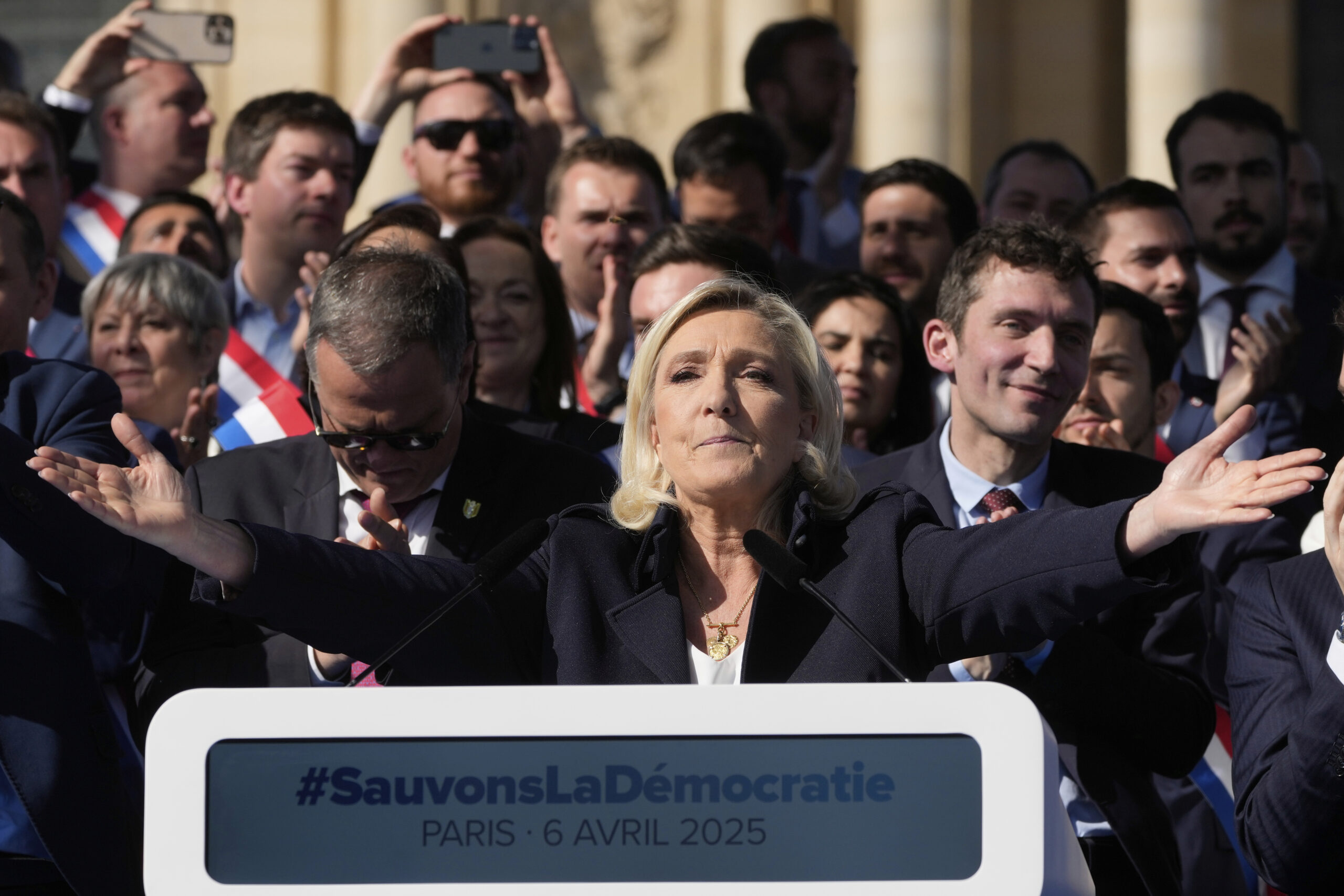 Marine Le Pen Stokes Supporters at Paris Rally as Polling Shows Her ...