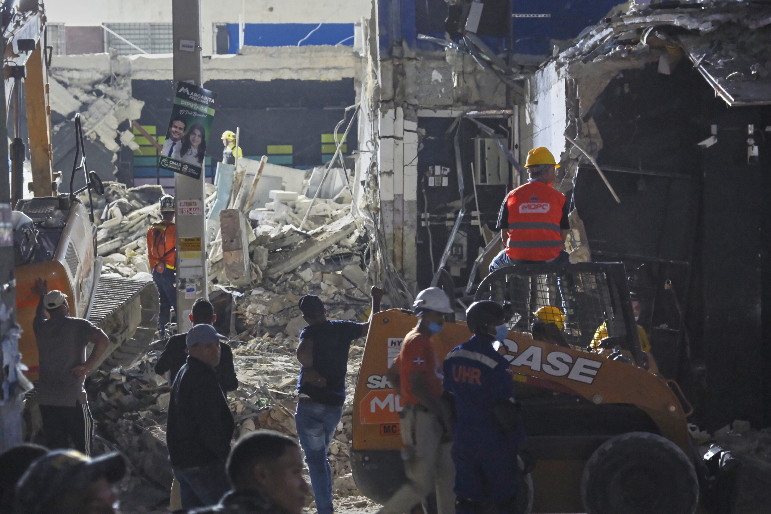 Nightclub Roof Collapse Leaves Rescue Workers Desperately Searching for ...